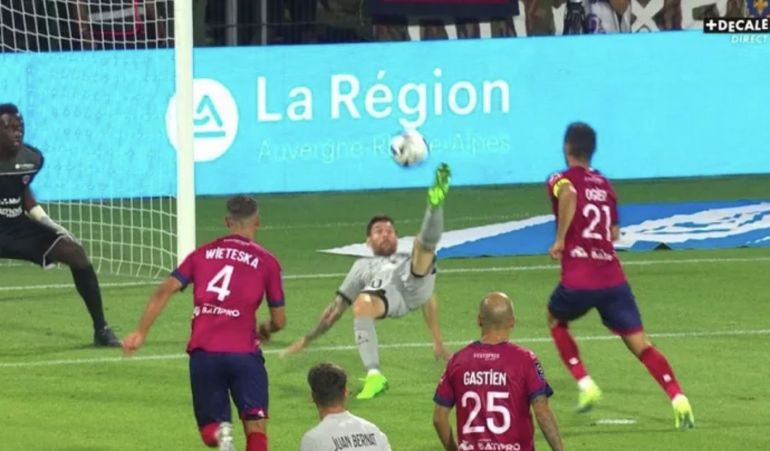 Messi Scored & Unreal Bicycle Kick & Put on a Show for the Fans Last Night