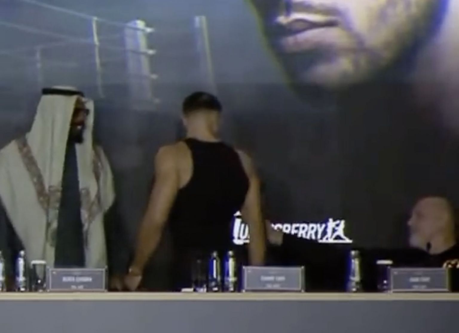 🚨Tommy Fury was left red faced after his ole fella John did the talking..🤣