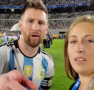 🚨Woman tries to take selfie with Lionel Messi but fails miserably in ...